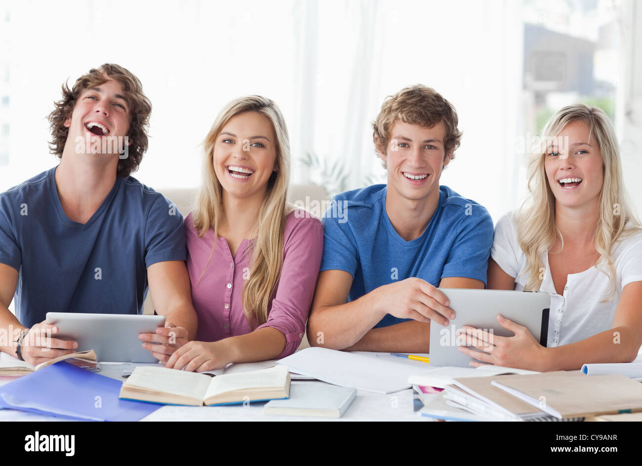 Couples work together hi-res stock photography and images - Alamy