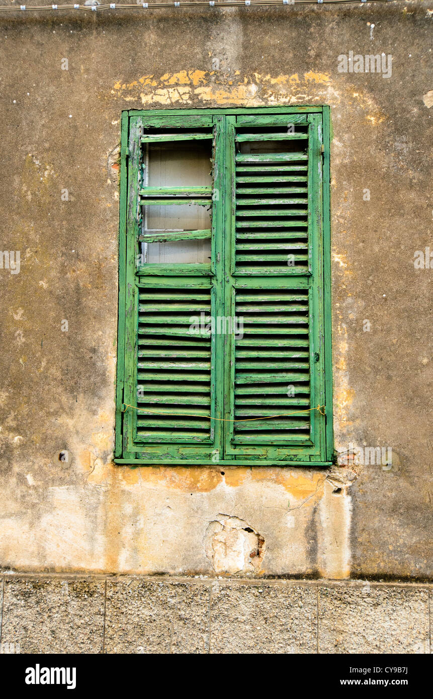 Old broken green window shutter - Piombino, Italy Stock Photo - Alamy