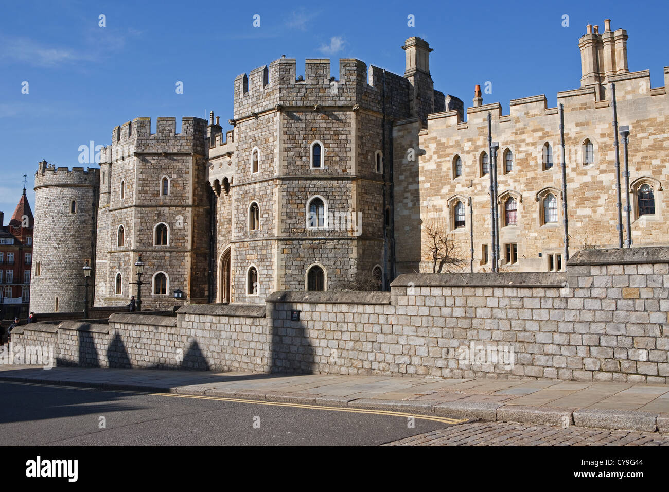 Windsor castle residence majesty hi-res stock photography and images ...