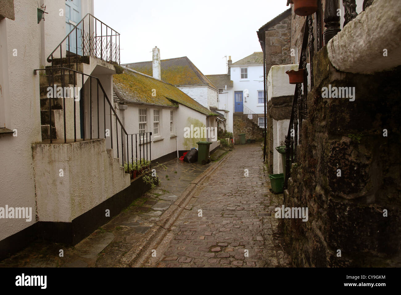 Old cobbled back streets hi-res stock photography and images - Alamy