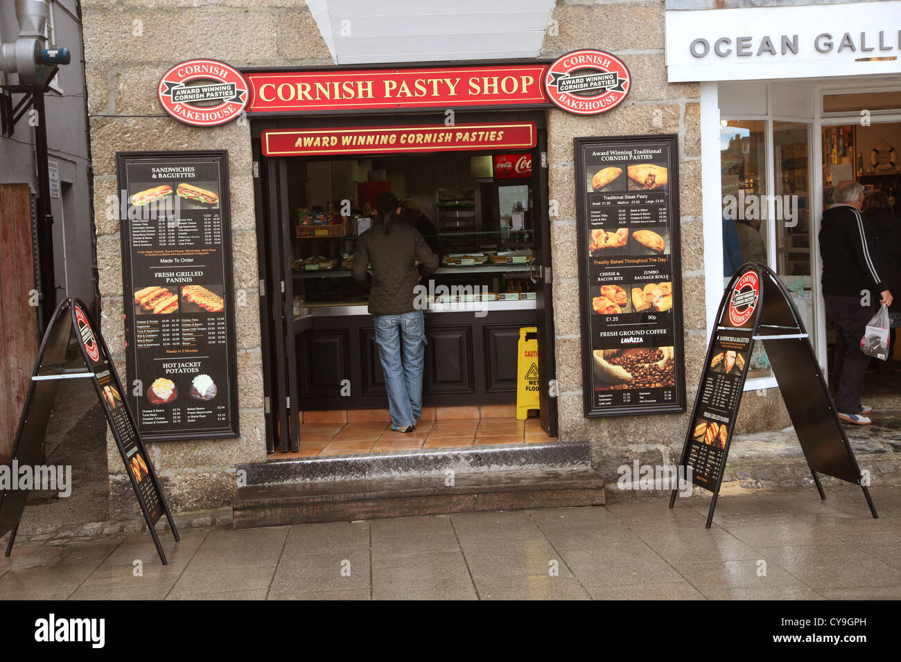 Trade counter uk hi-res stock photography and images - Alamy