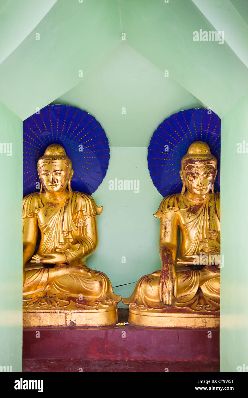 Two buddha statues Stock Photo - Alamy
