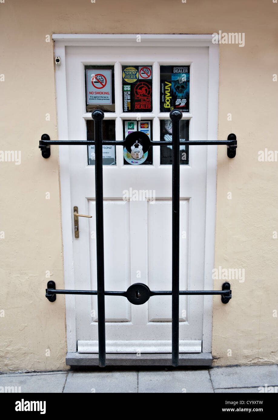 Secure door hi-res stock photography and images - Alamy