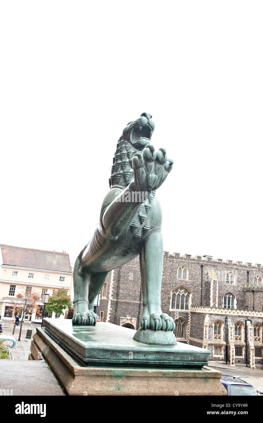 Norwich county council lion statue Stock Photo - Alamy