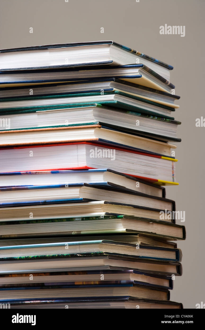 Pile of books hi-res stock photography and images - Alamy