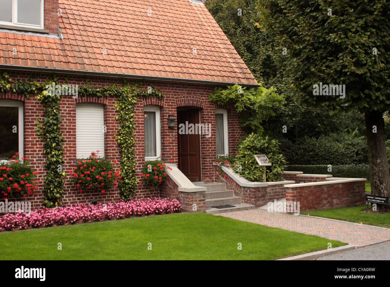 Flanders field cemetery hi-res stock photography and images - Alamy