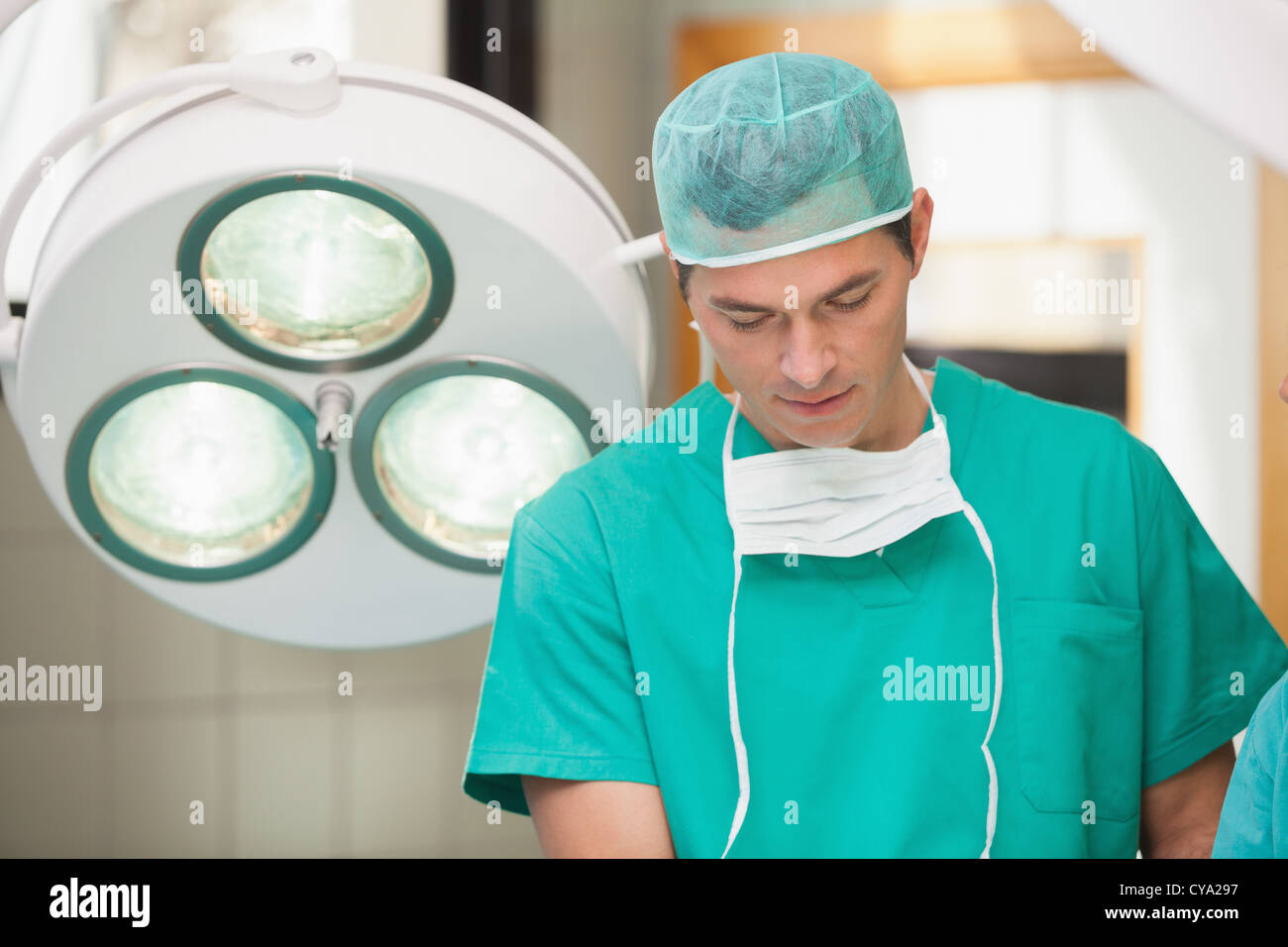Surgeon standing in an operating room Stock Photo - Alamy