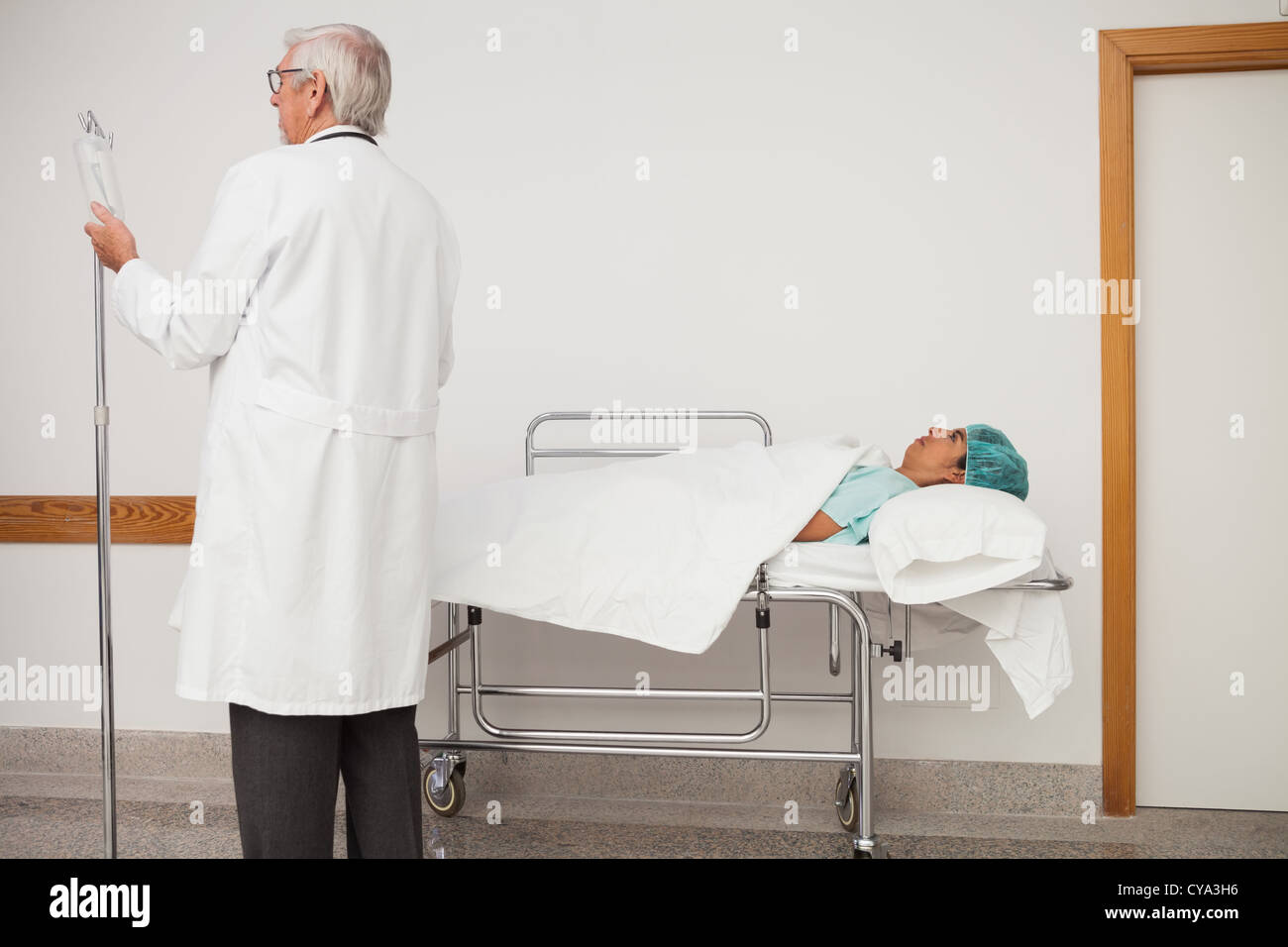 Doctor adjusting patient's IV drip Stock Photo - Alamy