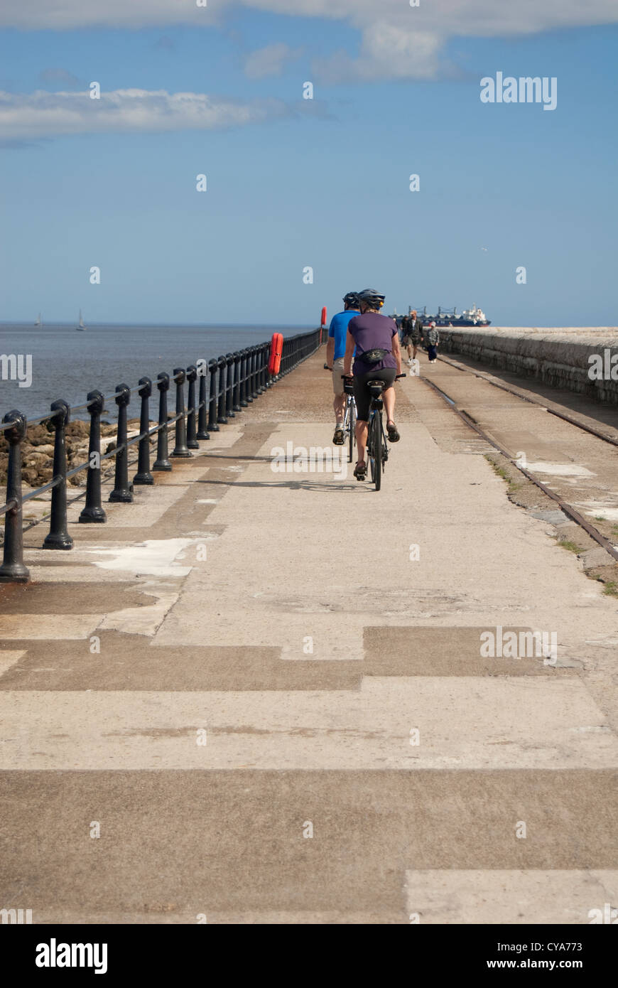 South shields pier hi-res stock photography and images - Alamy