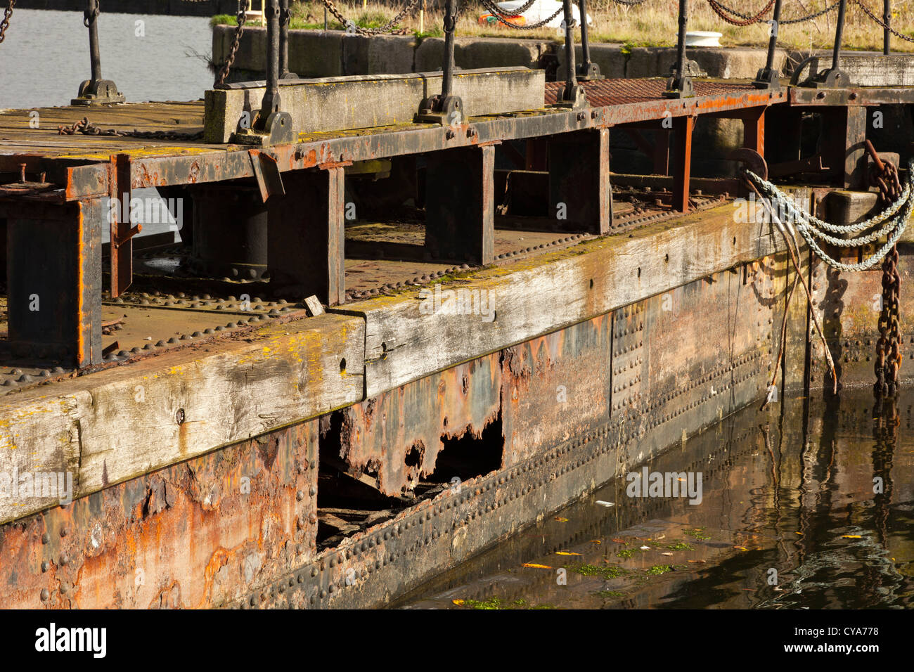Dock gates hi-res stock photography and images - Alamy