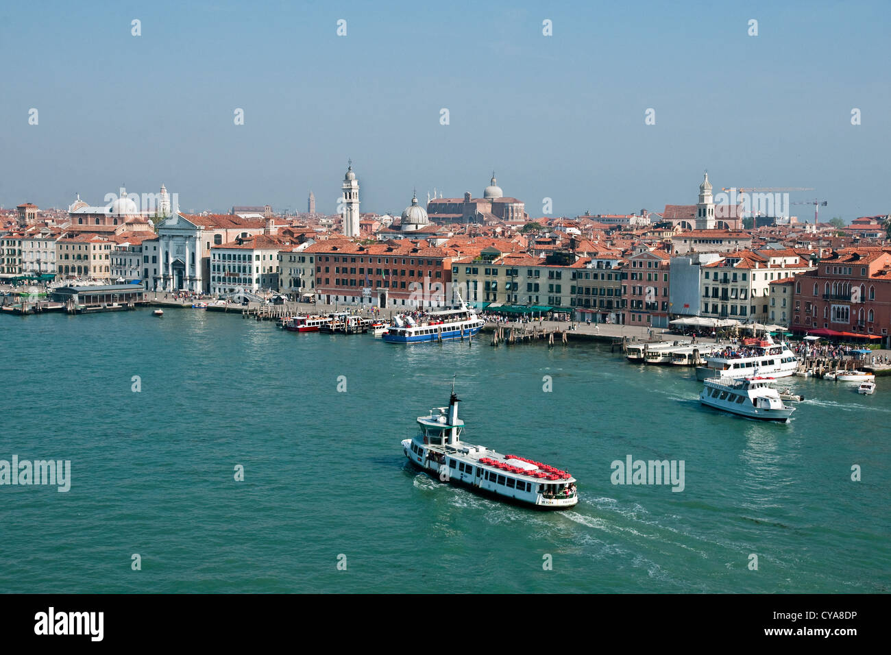 Busy waterfront hi-res stock photography and images - Alamy