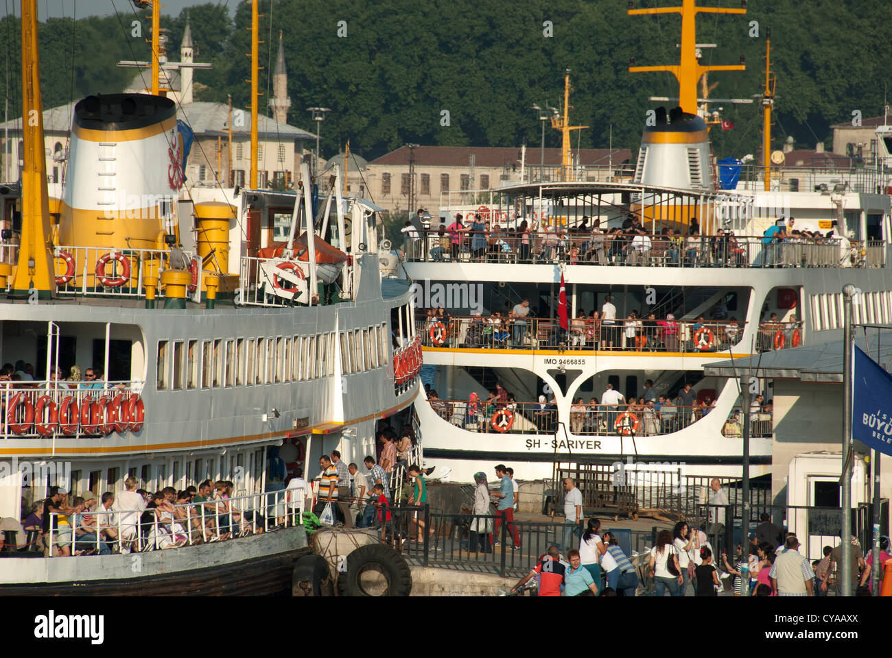 Turkey istanbul bosphorus harbour ships hi-res stock photography and ...