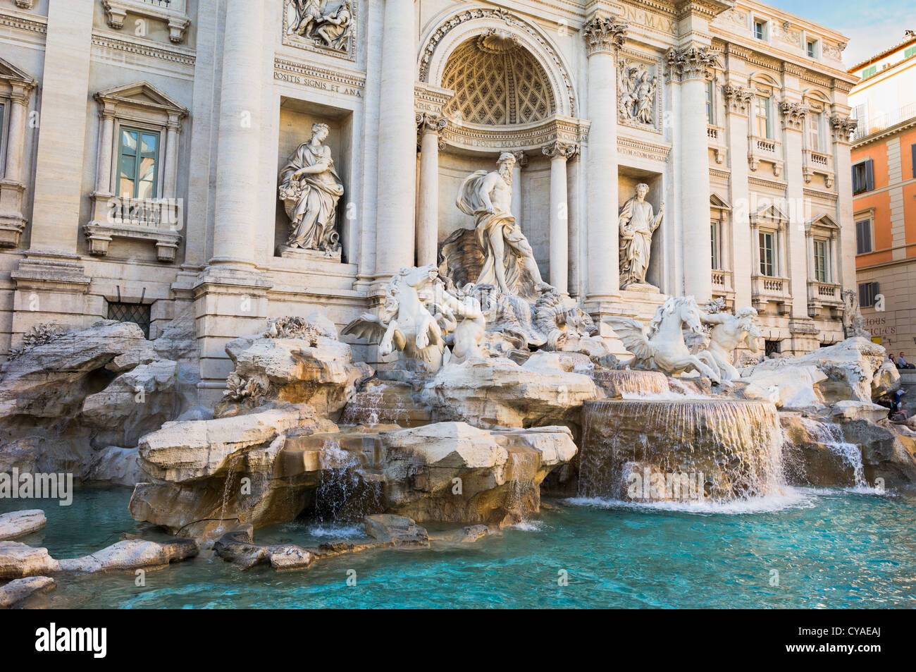 Fountain with statues hi-res stock photography and images - Alamy