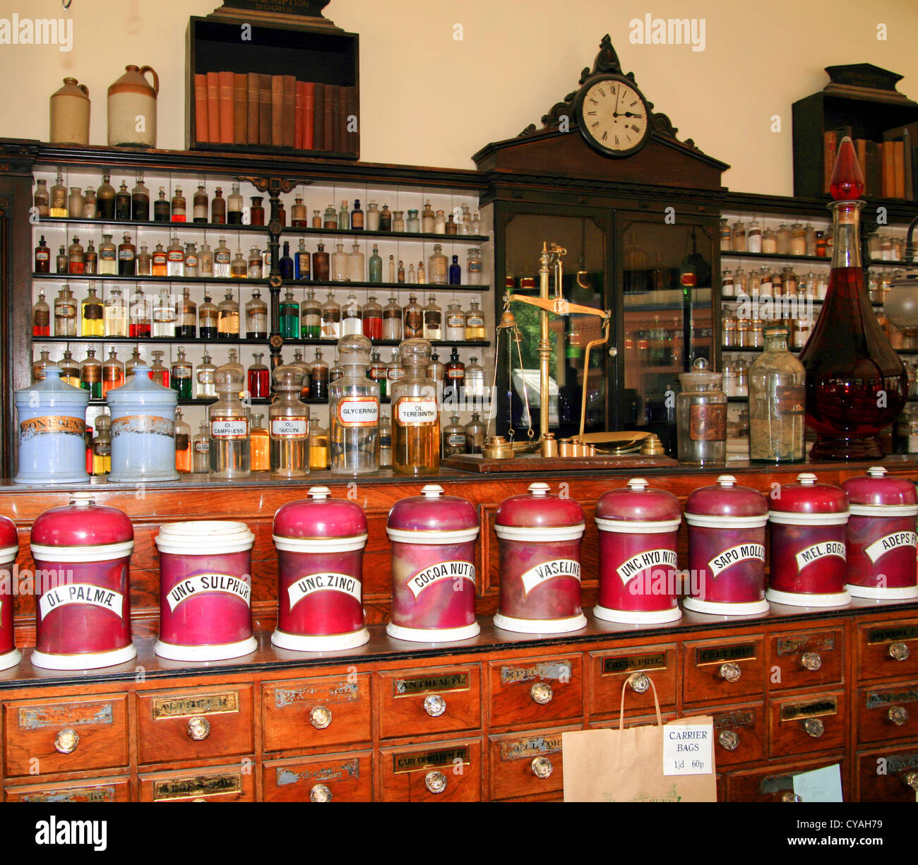 Chemists shop hi-res stock photography and images - Alamy