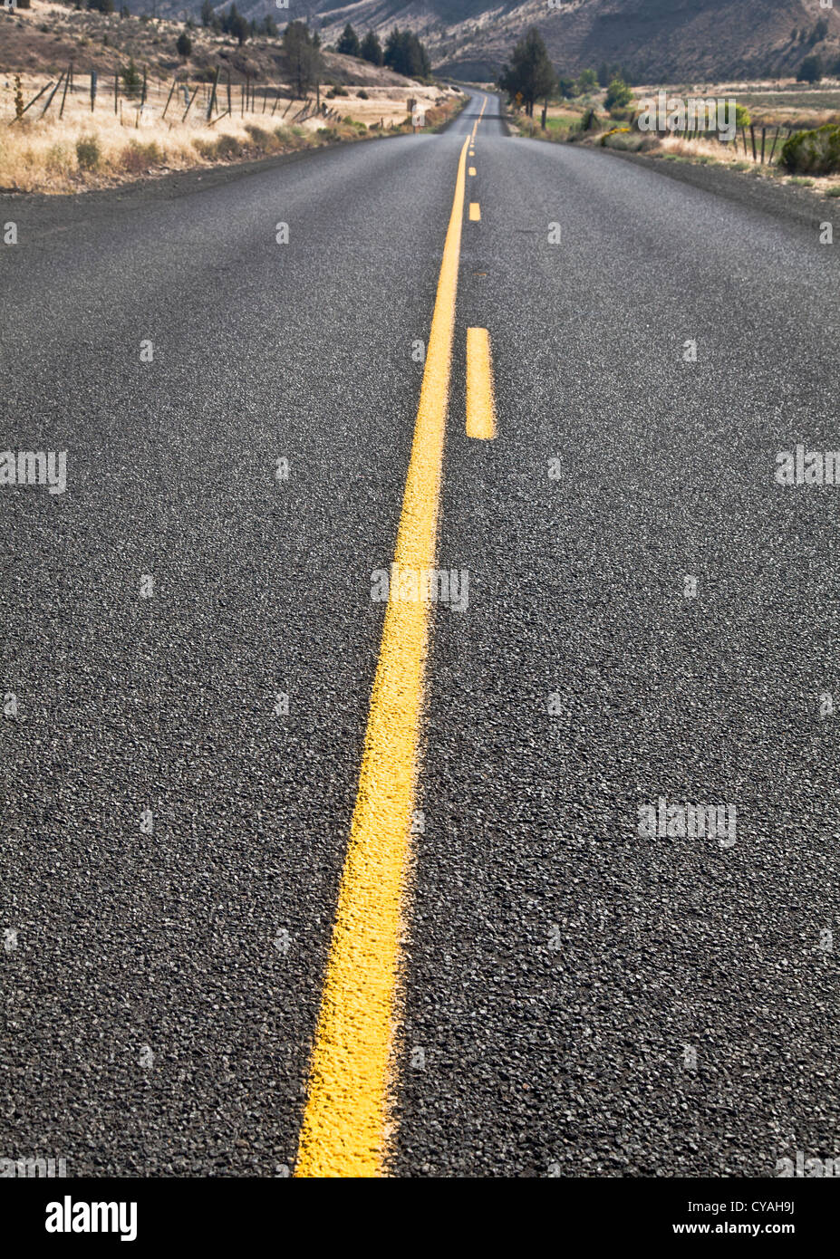 Yellow lines on an empty road in Washington State USA Stock Photo - Alamy