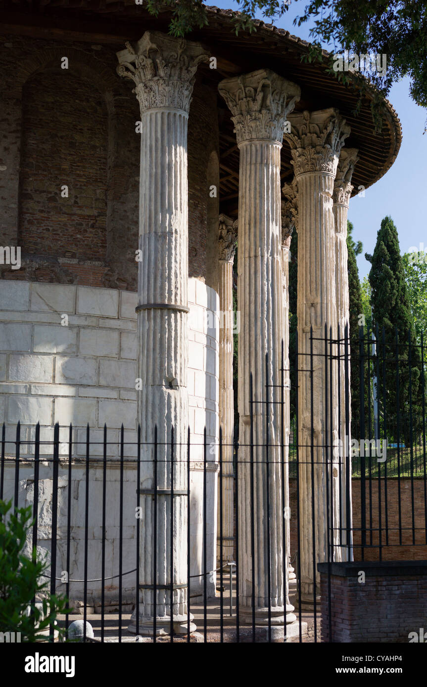 ROMAN TEMPLE ROME ITALY Stock Photo - Alamy