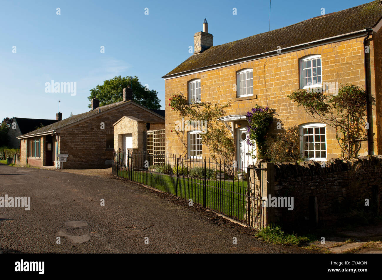 Evenlode village gloucestershire hi-res stock photography and images ...