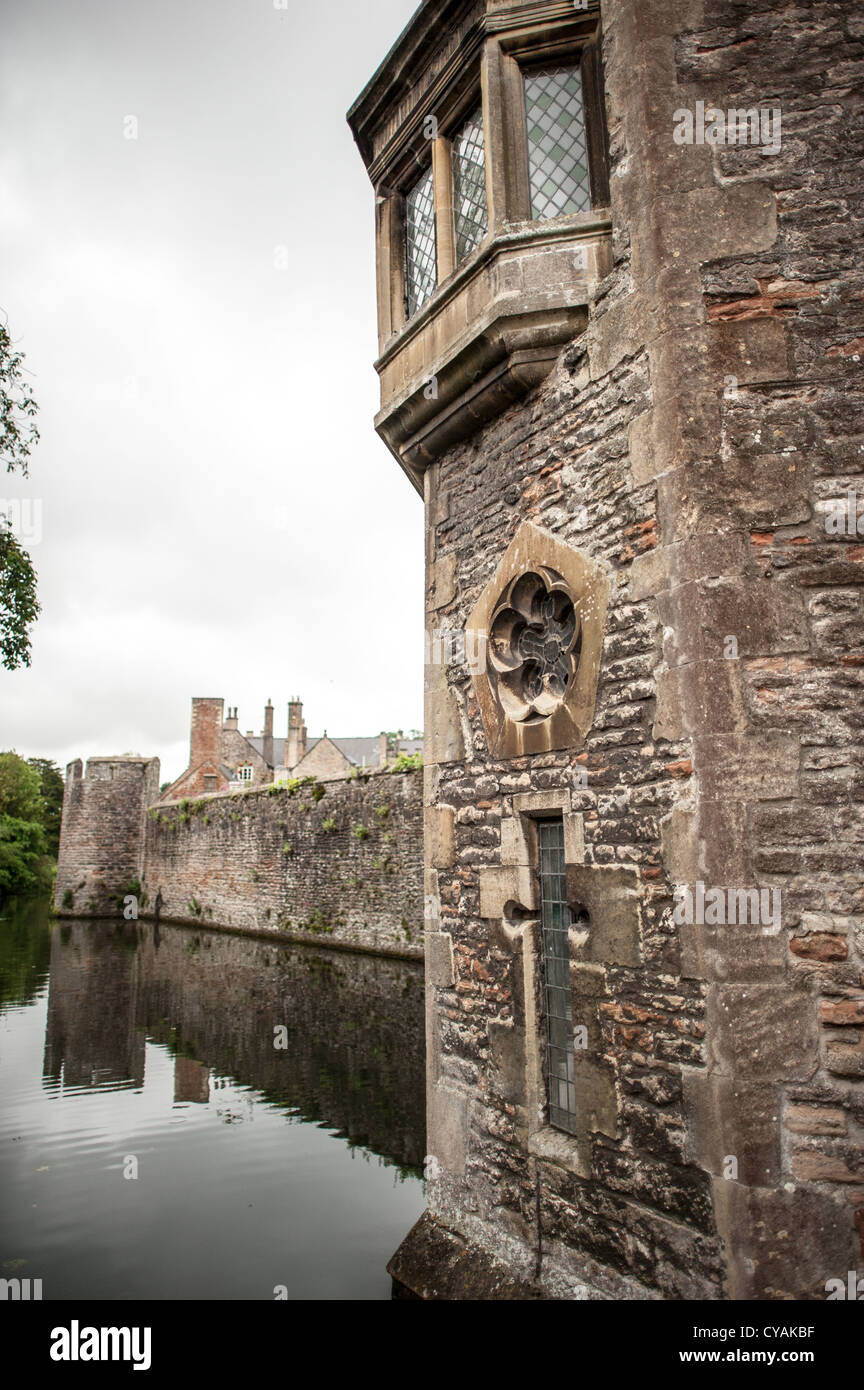 Moat and historic tower hi-res stock photography and images - Alamy