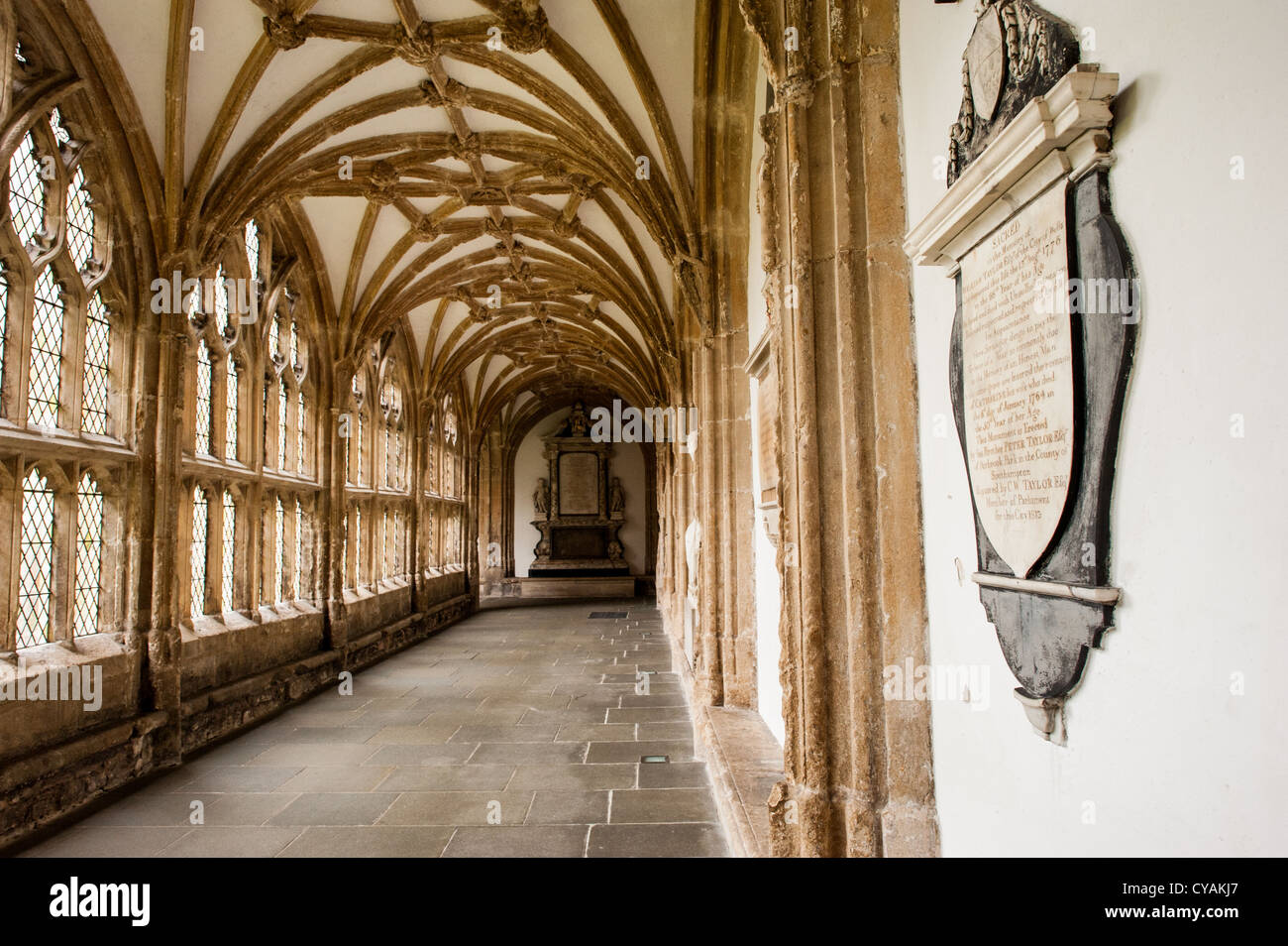 Vaulted ceilings cathedral england hi-res stock photography and images ...