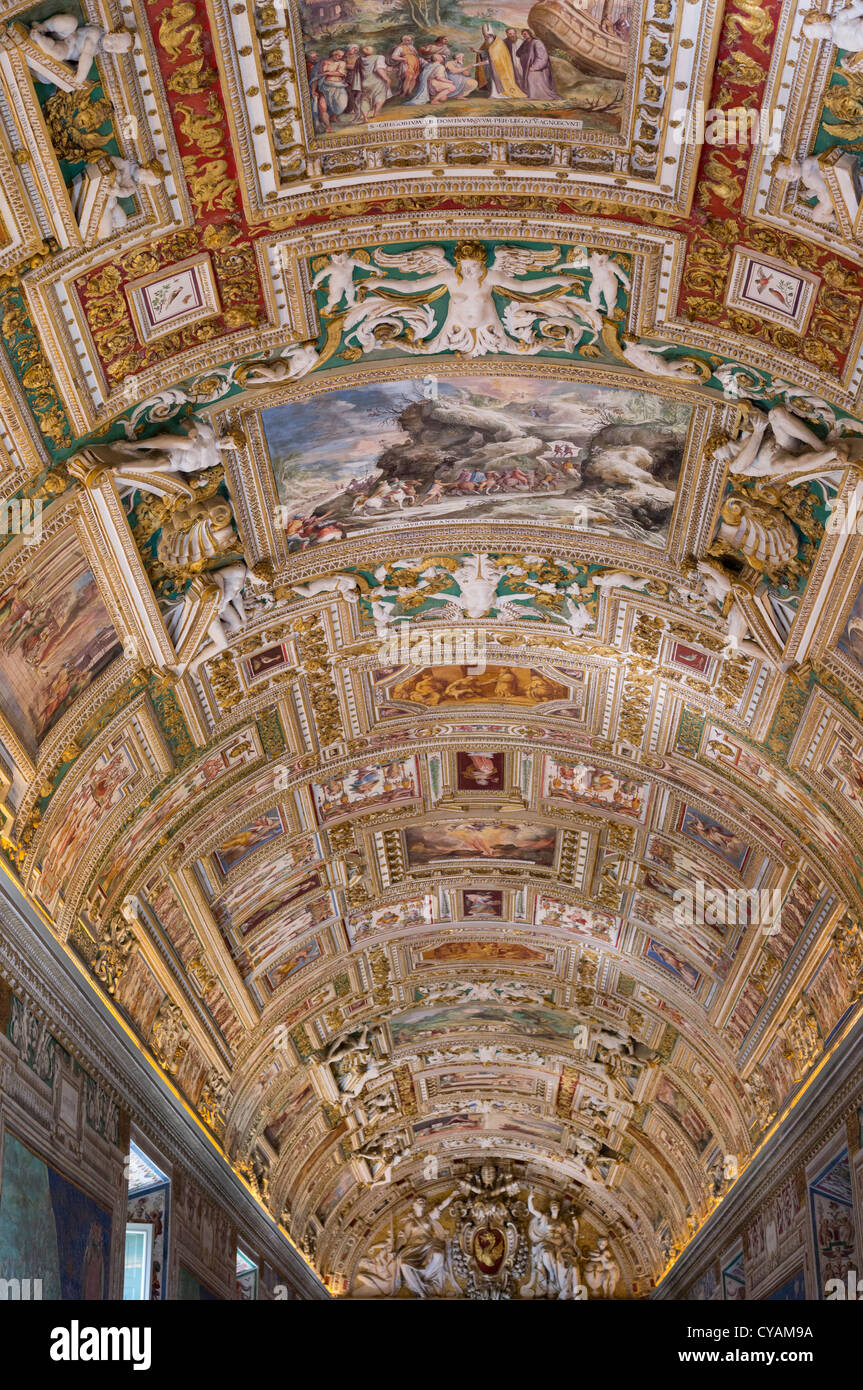CEILING, GALLERY OF MAPS, VATICAN MUSEUM, ROME Stock Photo - Alamy