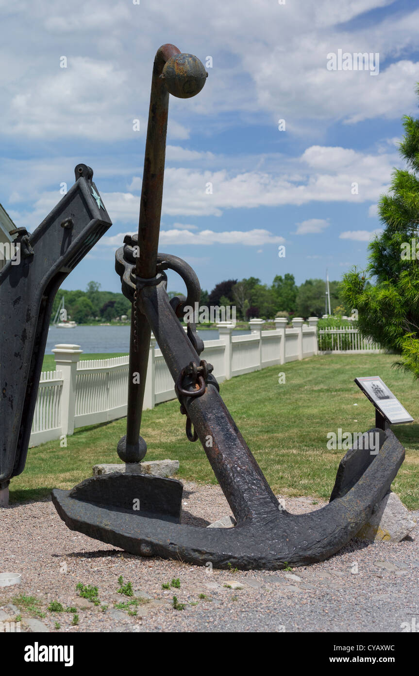 Naval ship drydock hi-res stock photography and images - Alamy