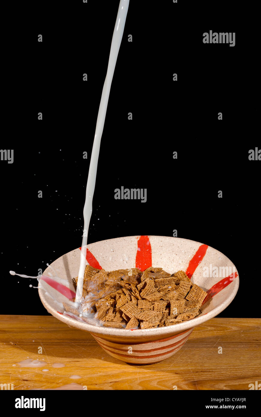 Cereal milk splash hi-res stock photography and images - Alamy
