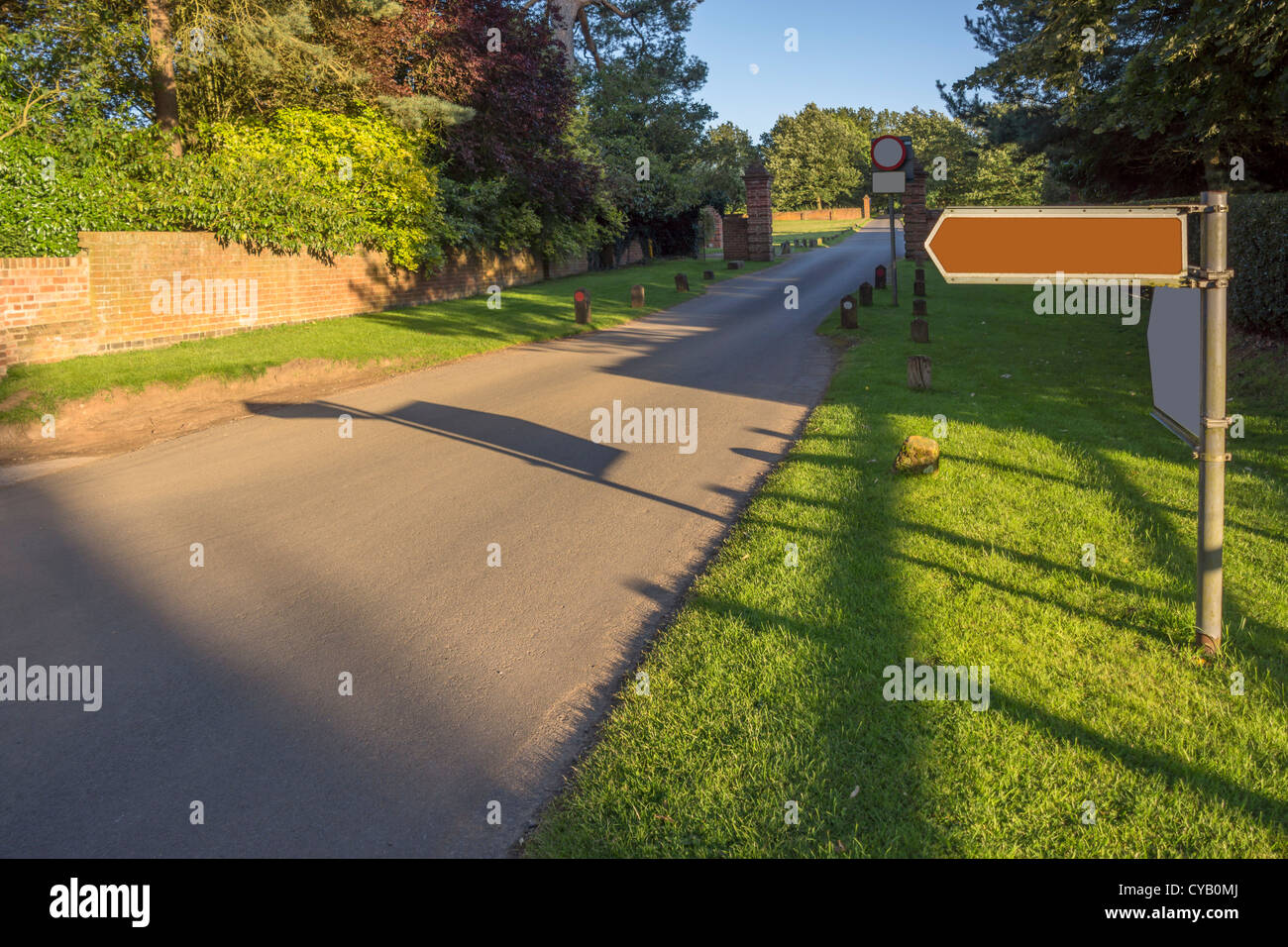 Roadside shrubbery hi-res stock photography and images - Alamy