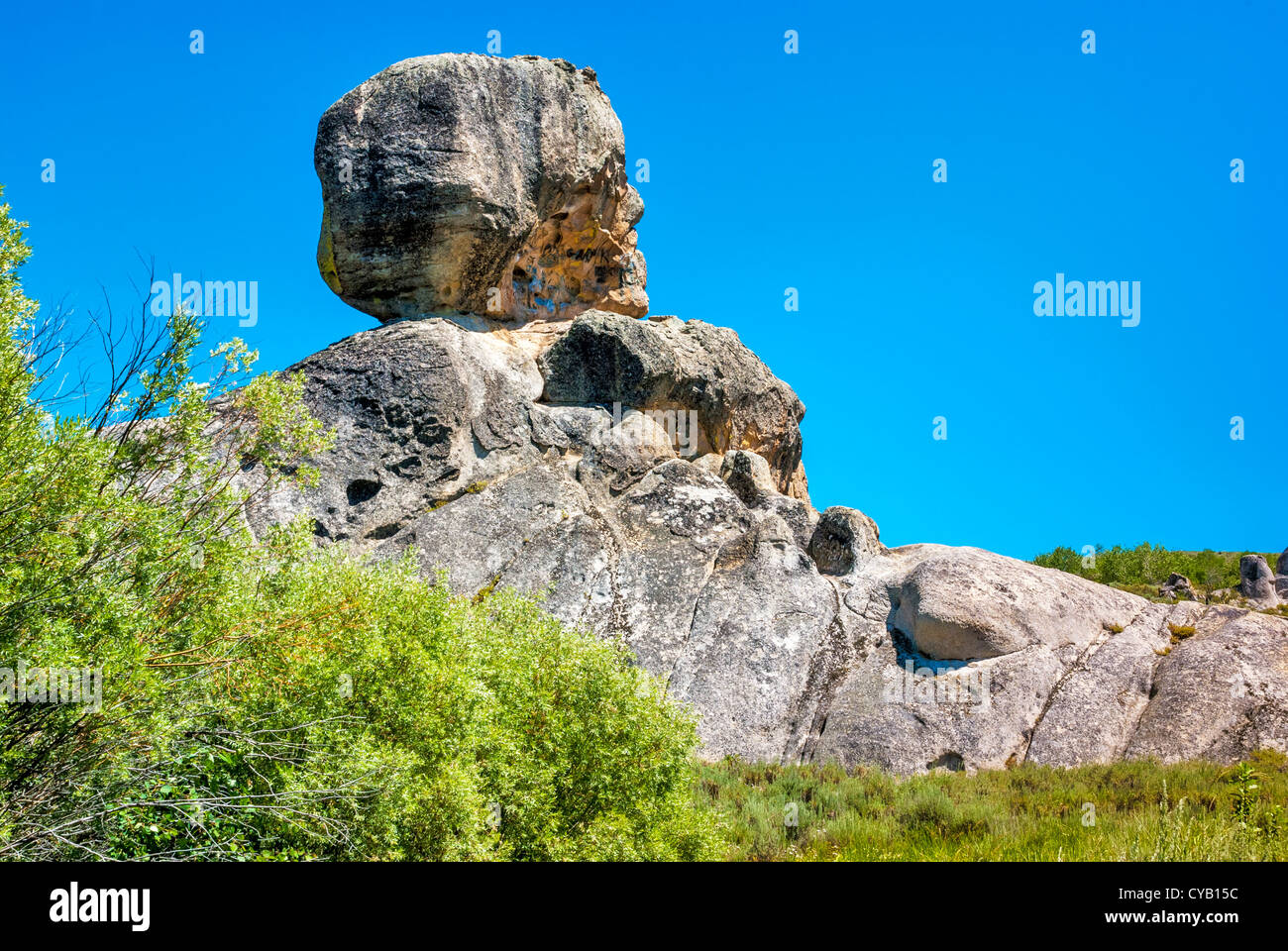 Huge rock hi-res stock photography and images - Alamy
