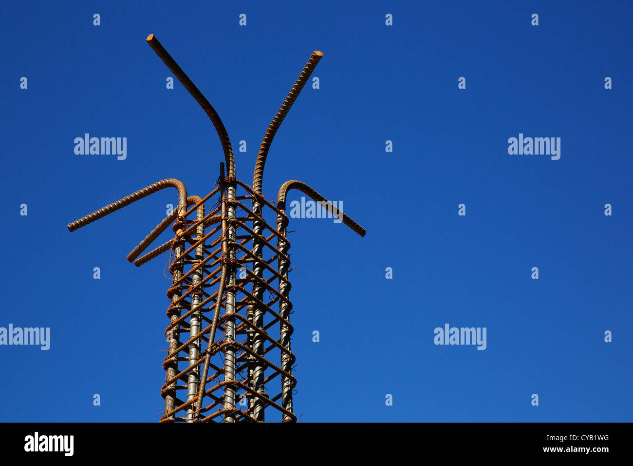 Reinforced concrete pillar rebar hi-res stock photography and images ...