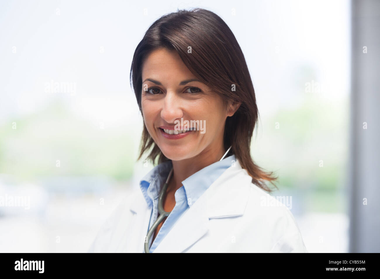 Portrait of doctor in lab coat Stock Photo - Alamy