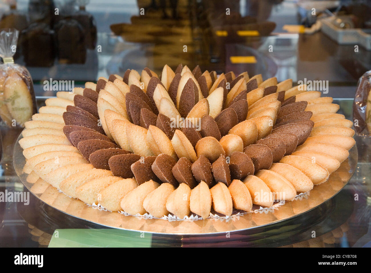 Cafe sprungli zurich hi-res stock photography and images - Alamy