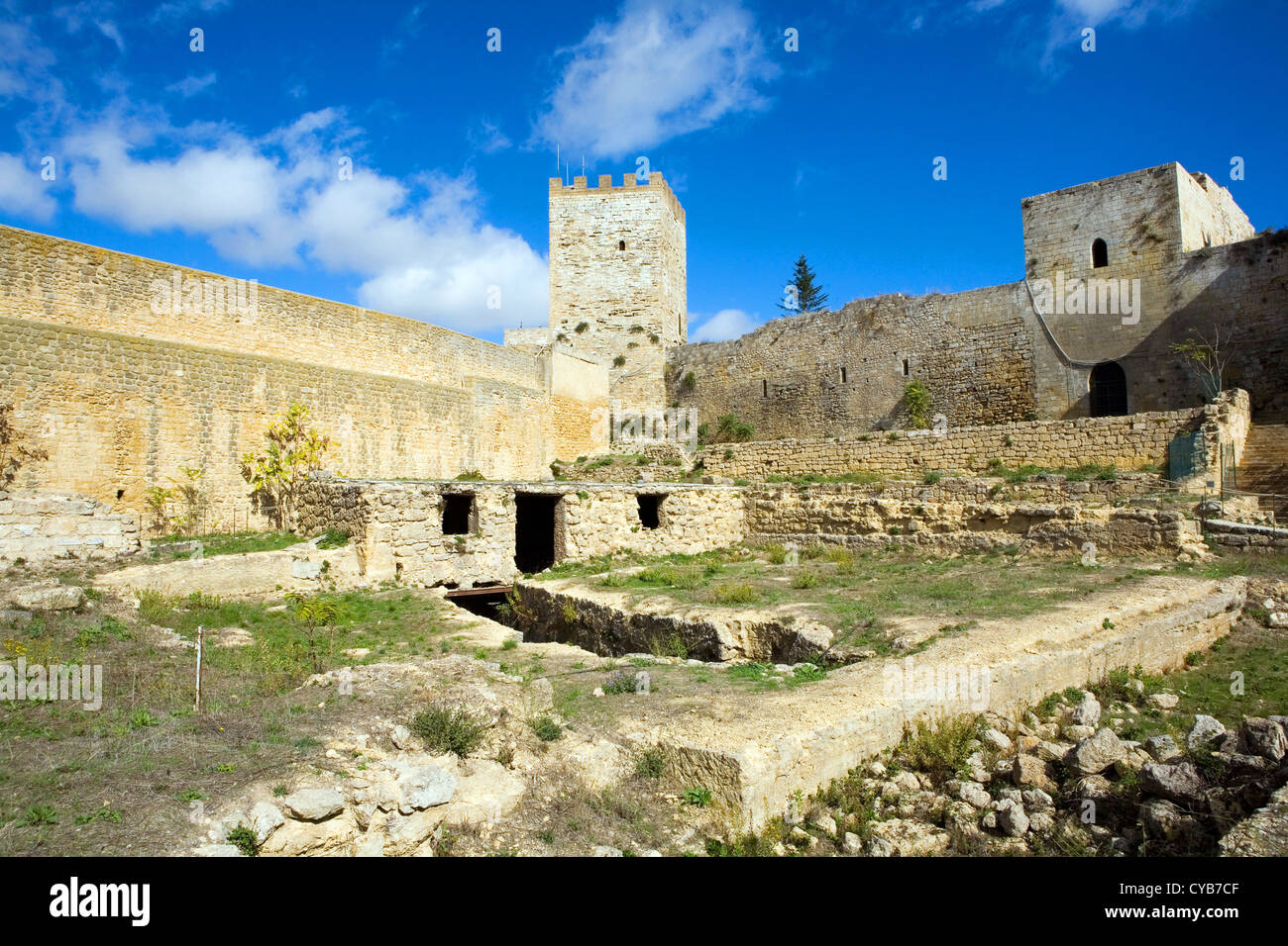 Castello di lombardia hi-res stock photography and images - Alamy