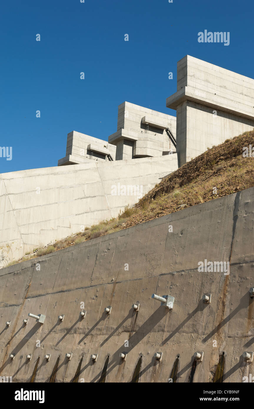 Concrete dam structure hi-res stock photography and images - Alamy