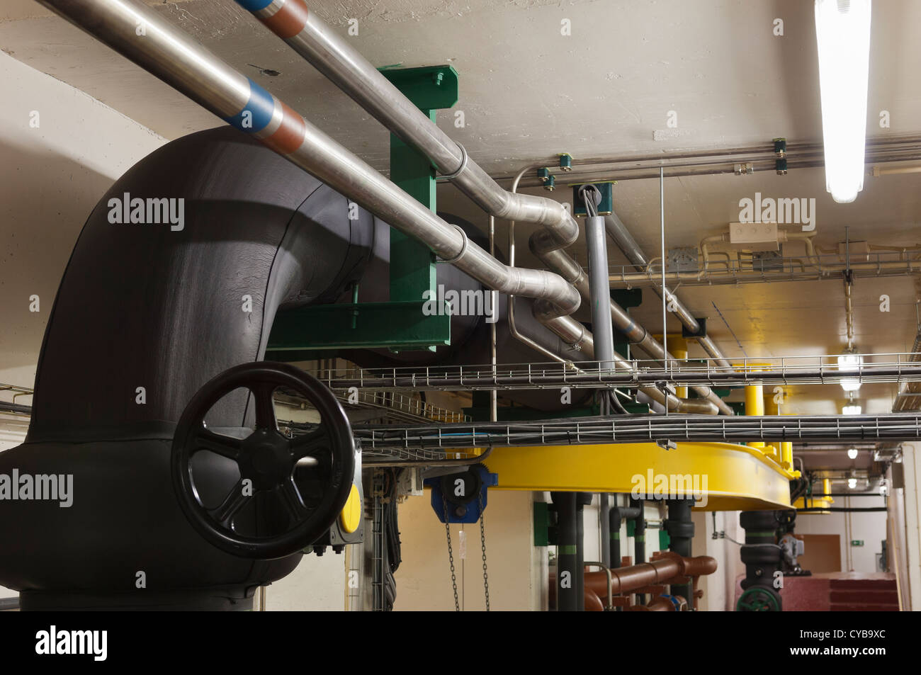 Machinery inside hydroelectric power plant hi-res stock photography and ...