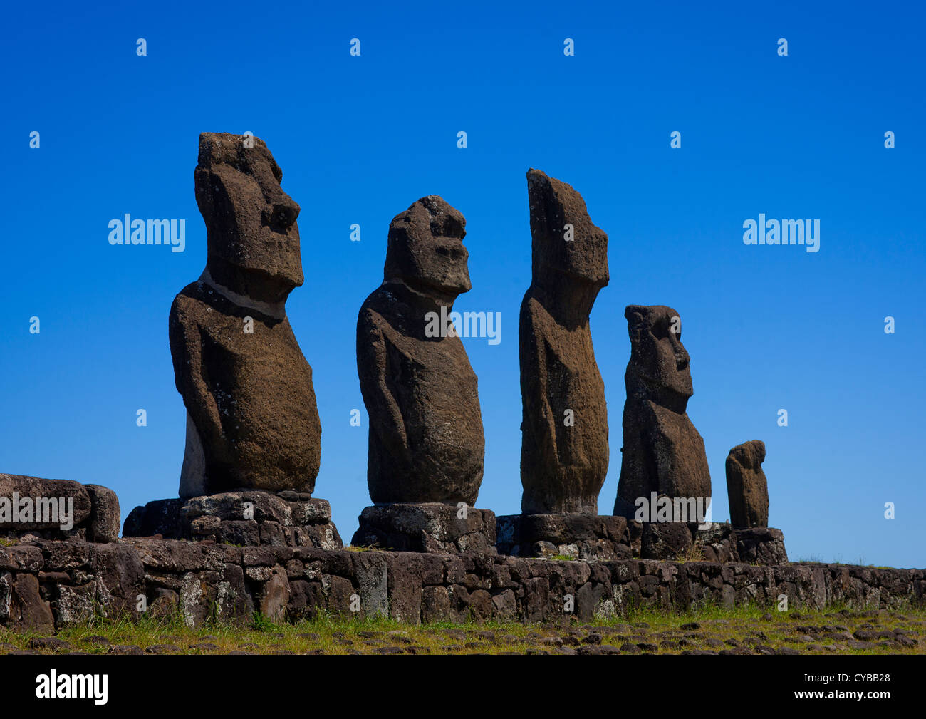 Moais In Ahu Tahai, Easter Island, Hanga Roa, Chile Stock Photo - Alamy