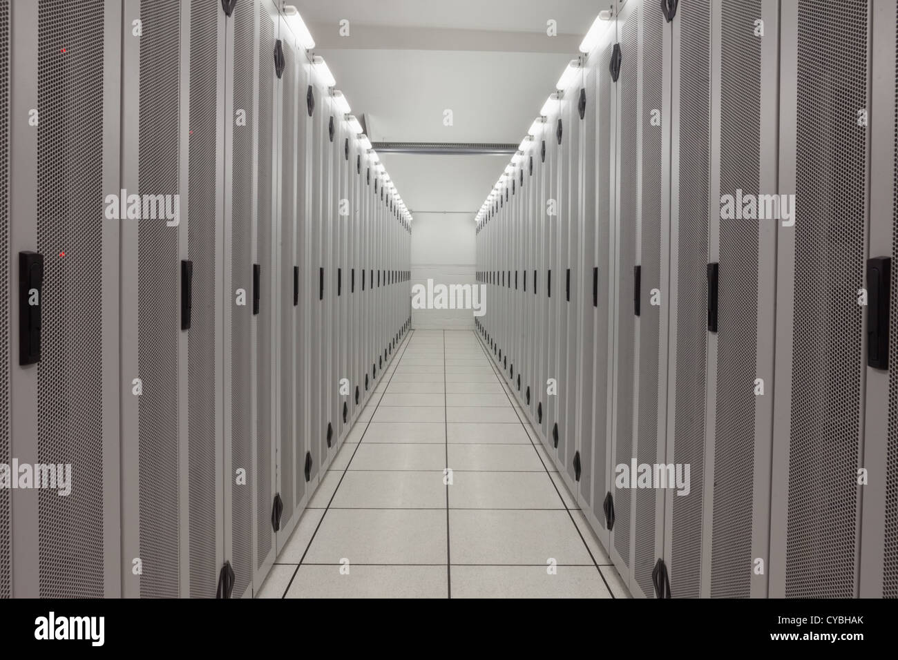 Rows of servers hi-res stock photography and images - Alamy
