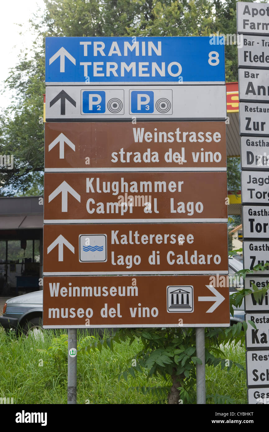 Italy road signs hi-res stock photography and images - Alamy