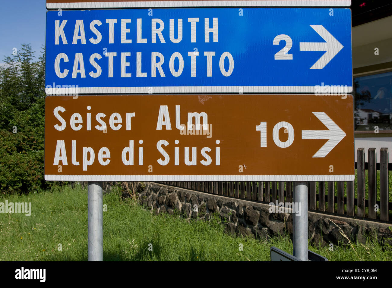 Road signs italy hi-res stock photography and images - Alamy