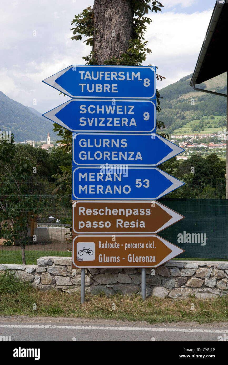 Road signs italy hi-res stock photography and images - Alamy