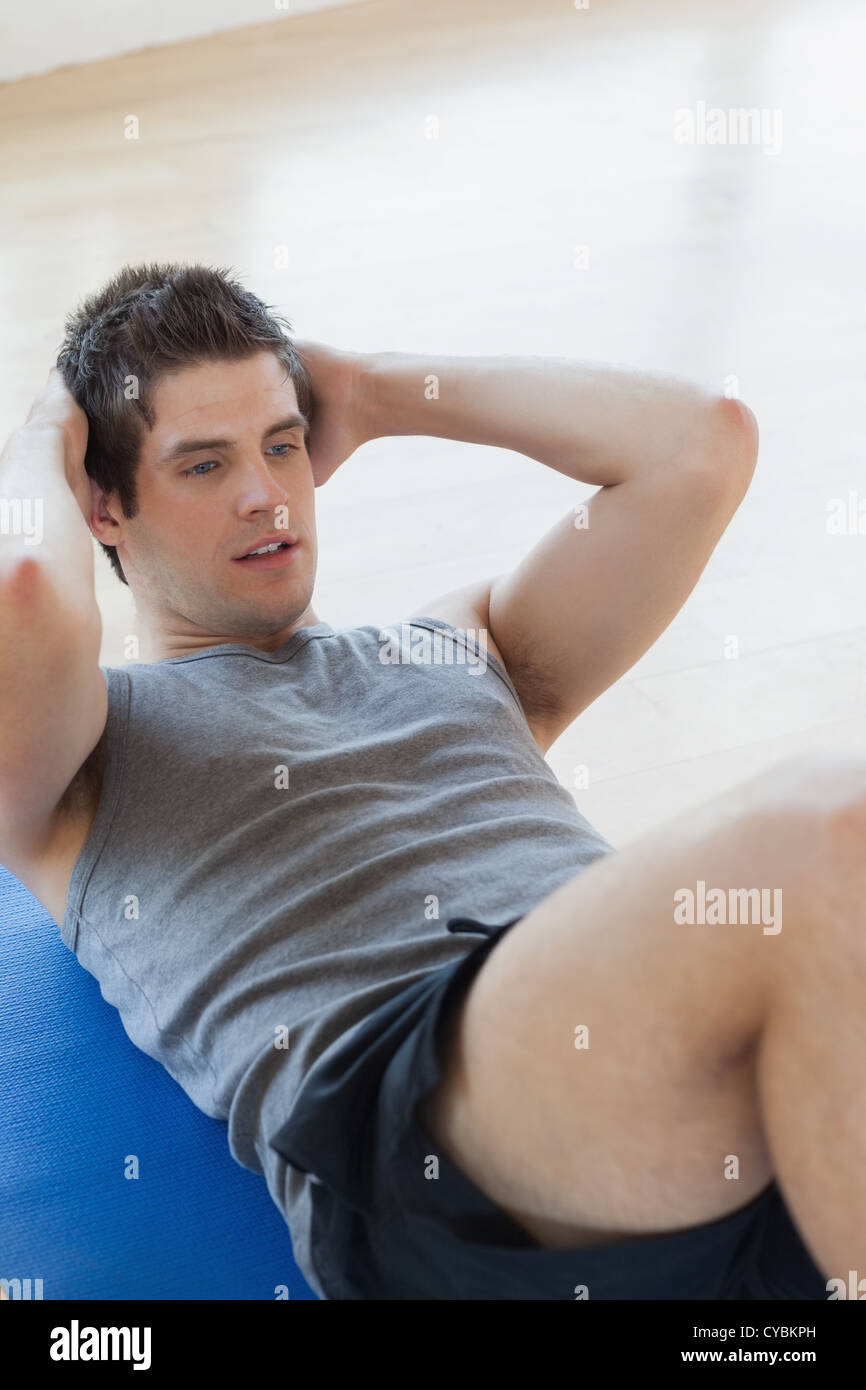 Man doing sit ups at the gym Stock Photo - Alamy