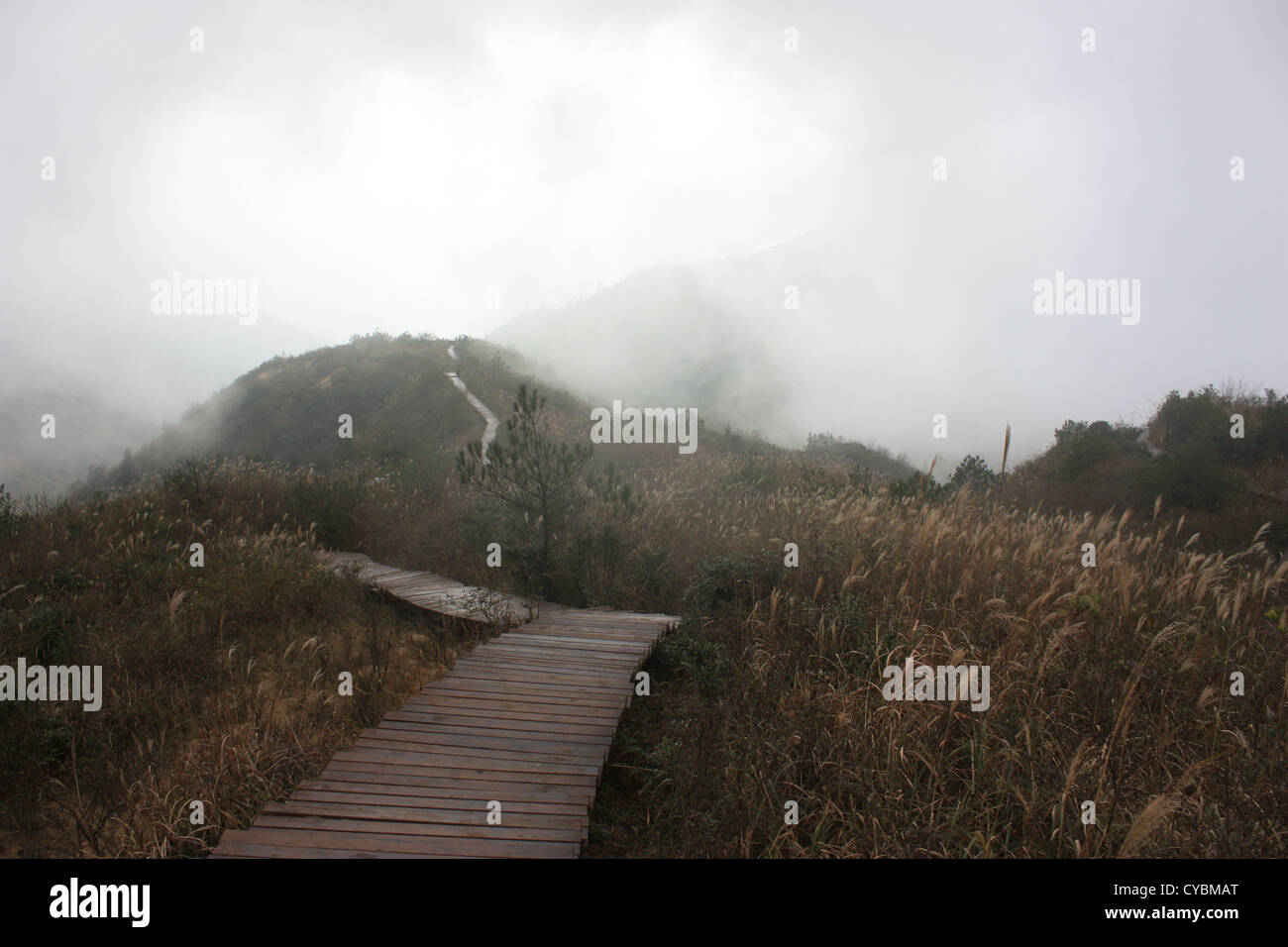 Foggy Daweishan at the beginning of fall. Loudi, Hunan, China Stock ...