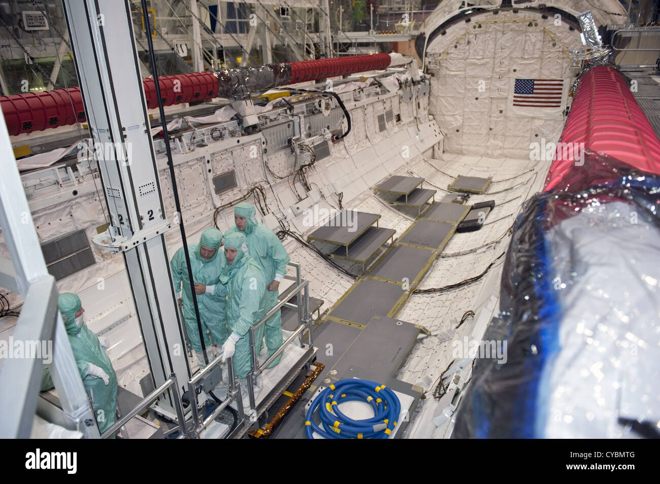 Atlantis space shuttle crew final hi-res stock photography and images ...
