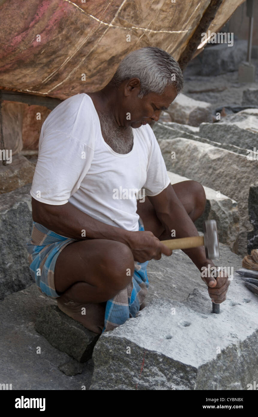 Stonemason at work hi-res stock photography and images - Alamy