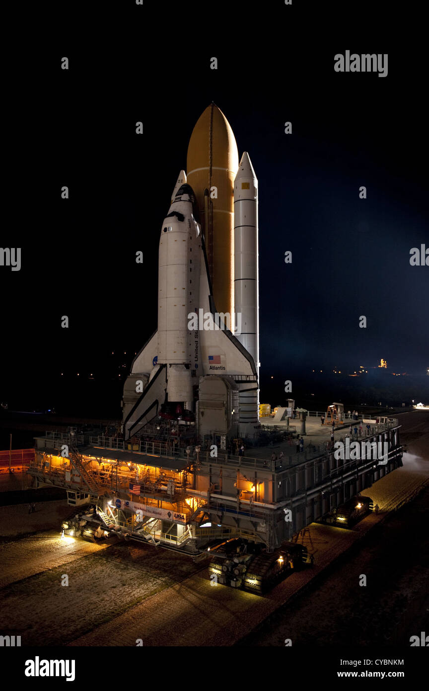 Sts 135 shuttle crew hi-res stock photography and images - Alamy