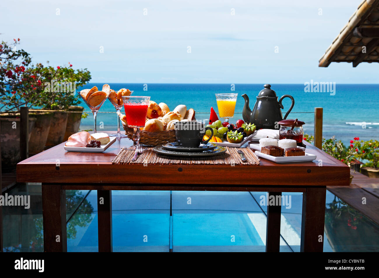 Breakfast on the beach Stock Photo - Alamy