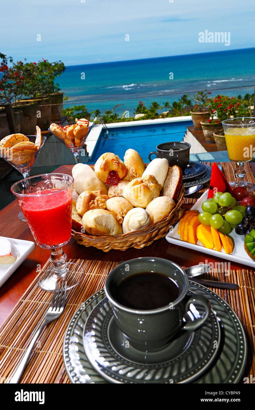 Breakfast on the beach Stock Photo - Alamy