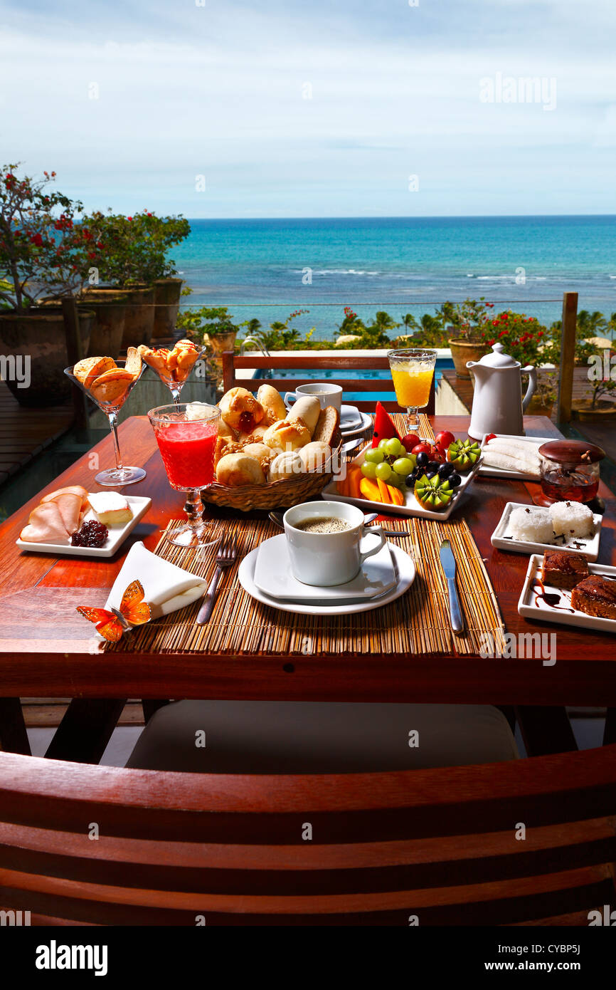 Breakfast on the beach Stock Photo - Alamy