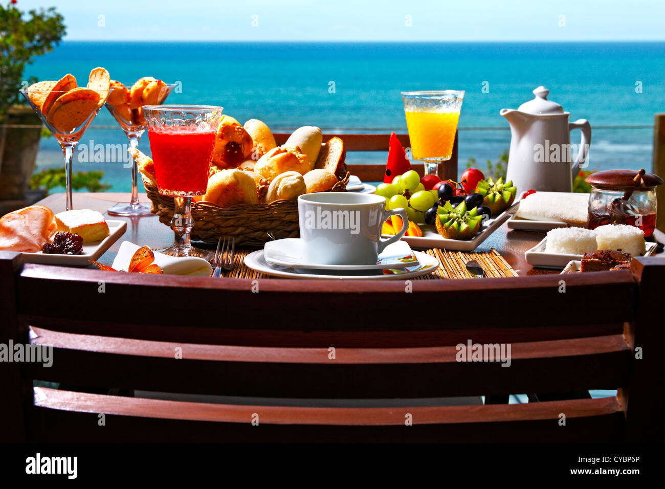 Breakfast on the beach Stock Photo - Alamy