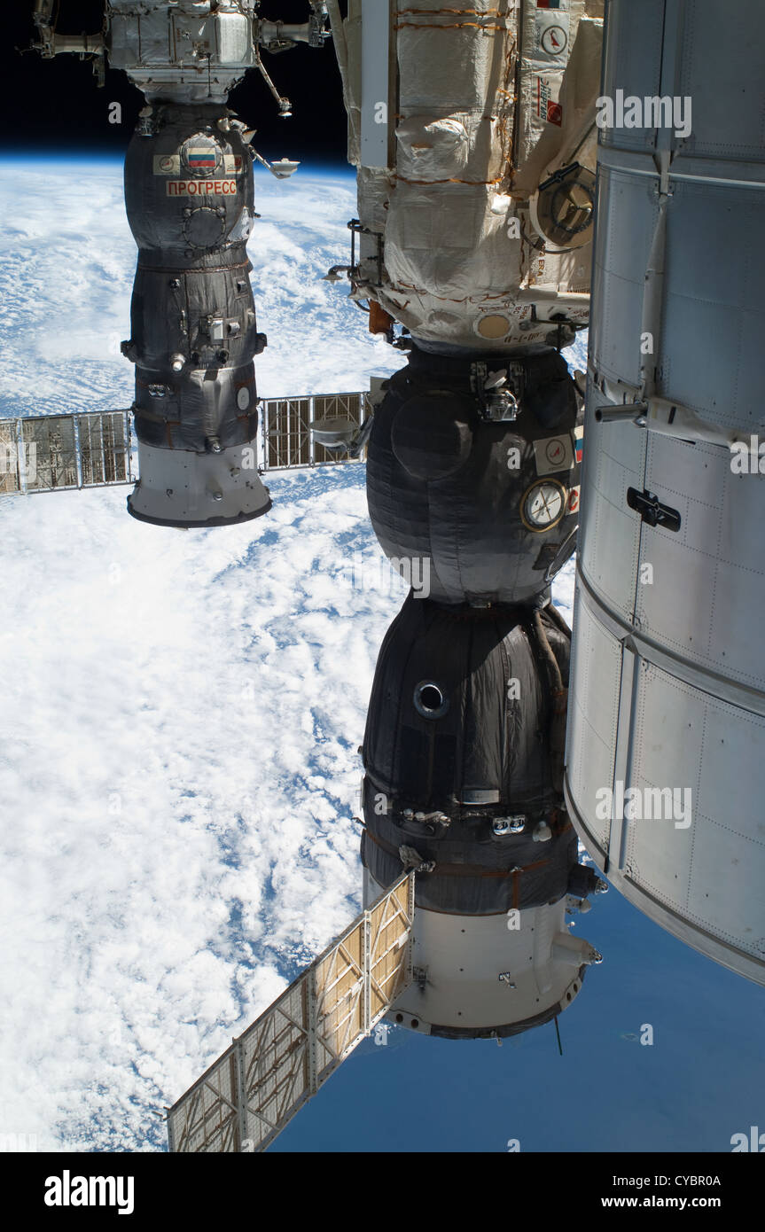 Progress M-10M and Soyuz TMA-02M Stock Photo - Alamy