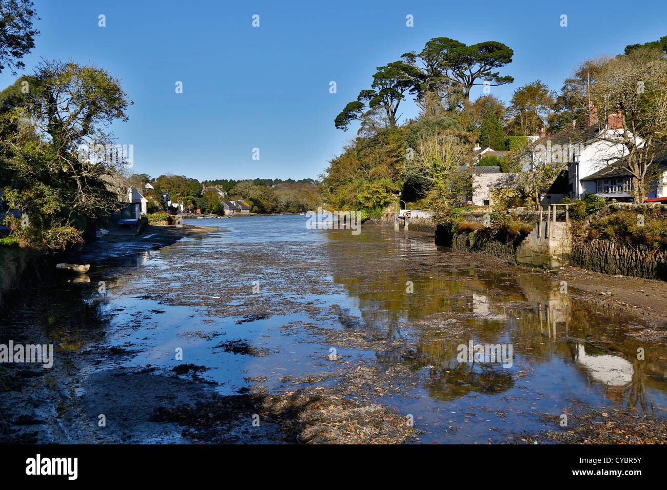 Helford village cornwall hi-res stock photography and images - Alamy